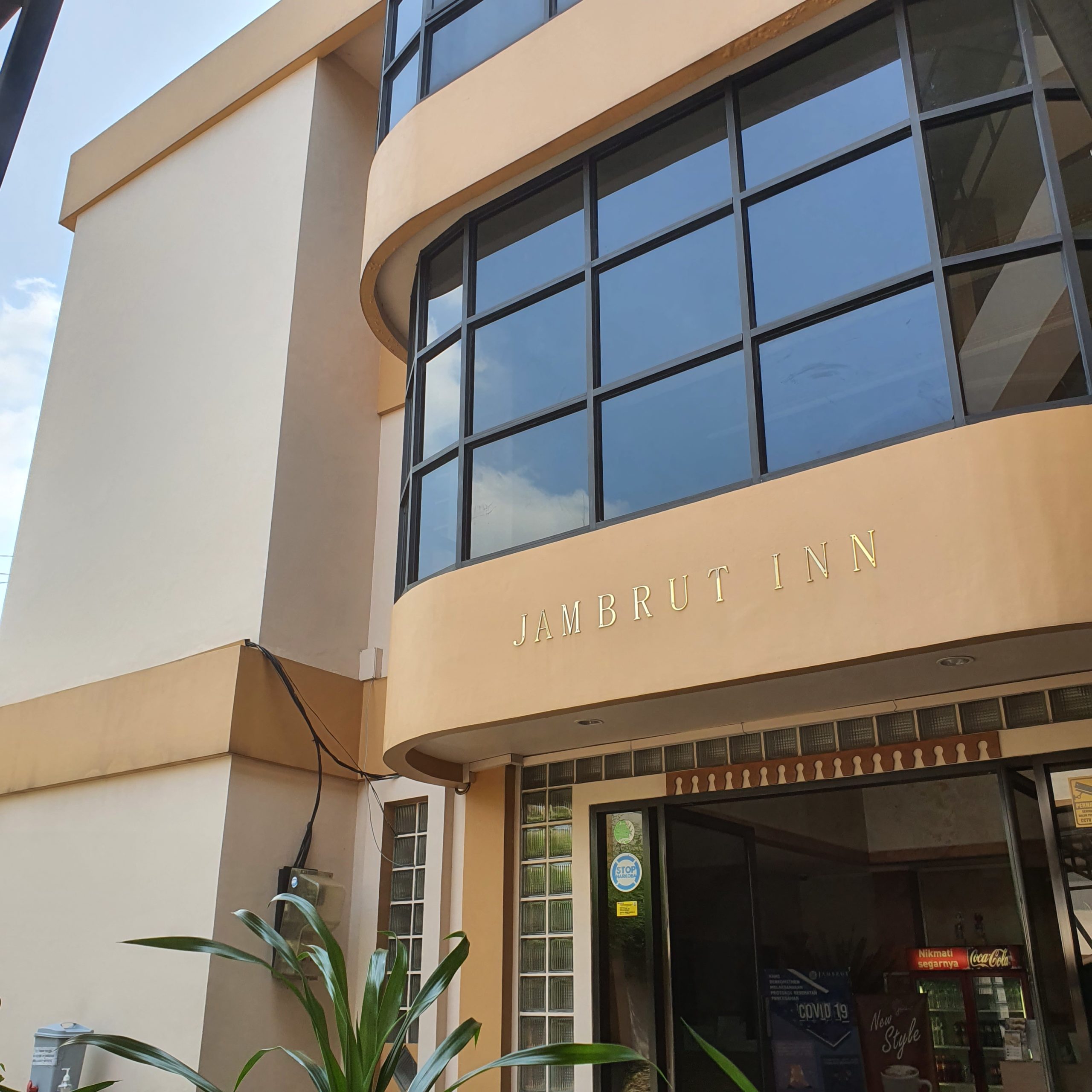 About Us – Jambrut Inn